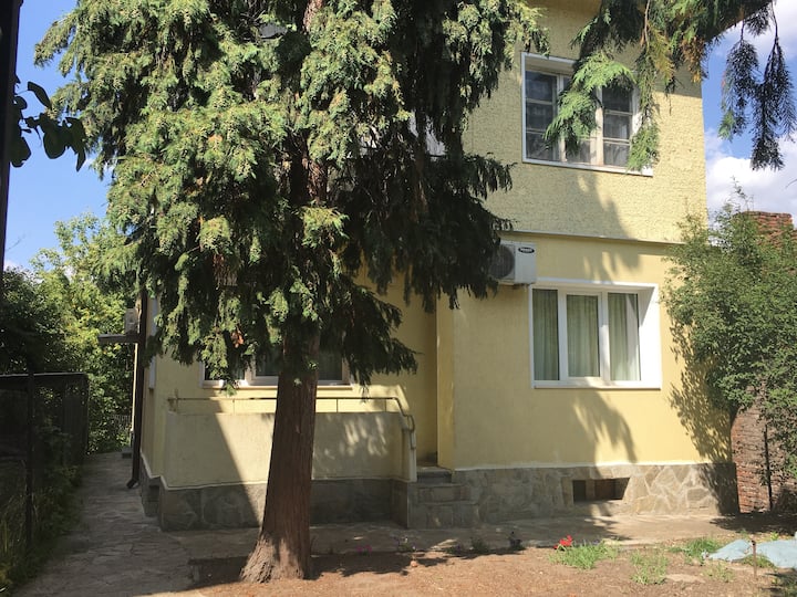 The Yellow House - Refreshing Privacy With Parking - Sofia