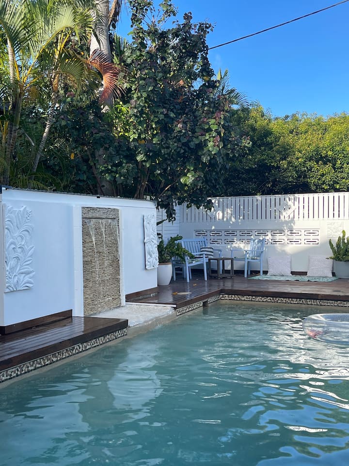 Boutique 2 Bedroom Beach Cottage - Magnetic Island