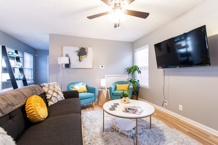 Buttercup Bungalow In Nulu, Sleeps 8! - Louisville, KY