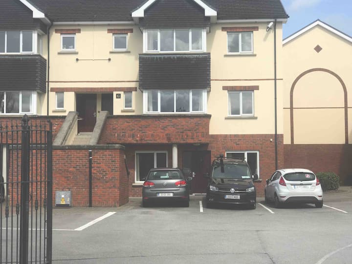 Spacious Southern Aspect , With Mountain View . - Tralee