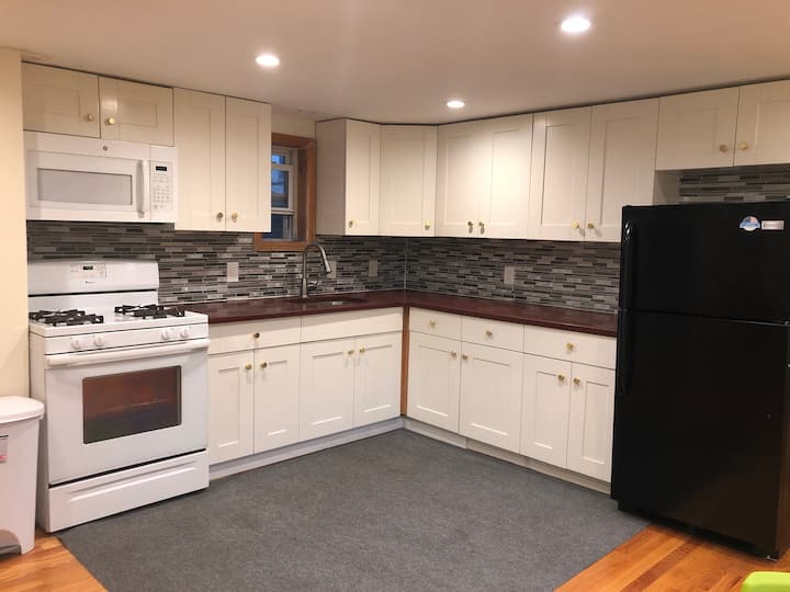 Private Spacious Room Near T - Boston, MA