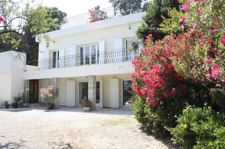 Villa Cagnes/mer 8-9 P, 4ch, Piscine Résidentielle - Antibes