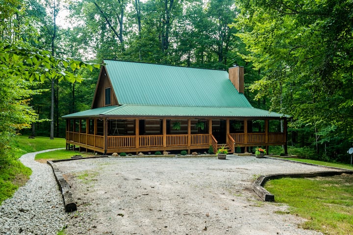 Great Escape Log Cabin | Hot Tub • Secluded - Brown County, IN