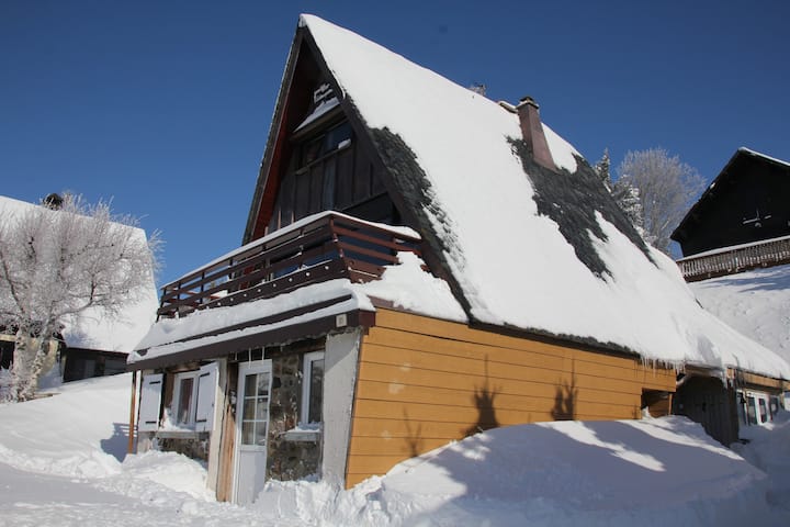 Chalet Avec Vue Sur Lac Et Montagnes - Super Besse