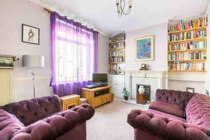 Two Bedroom House, Close To City Centre/stadium - Cardiff