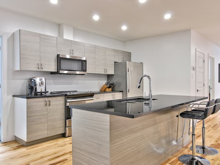 Live The Canal / Atwater Market Area - LaSalle