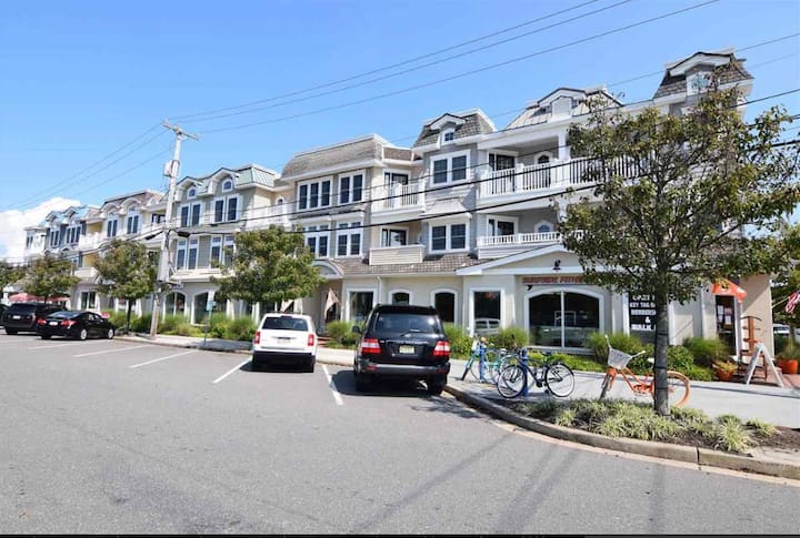 Spacious Newly Furnished Home In Heart Of Avalon - Avalon