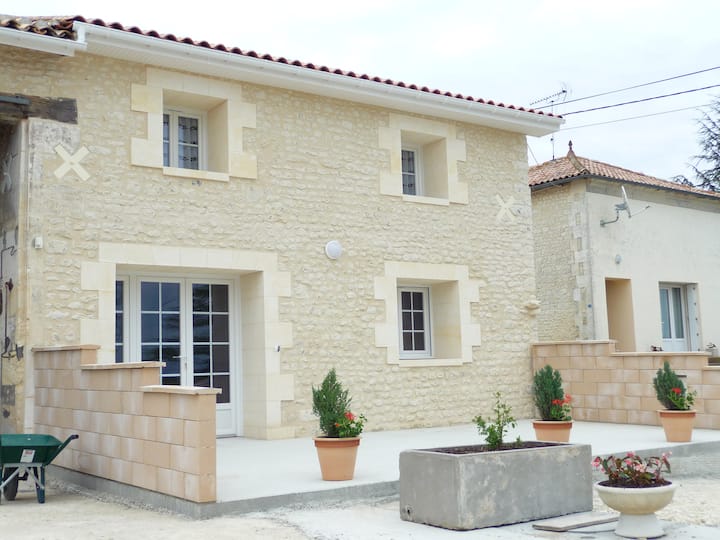 Location D'un Gite à La Campagne. - Jonzac