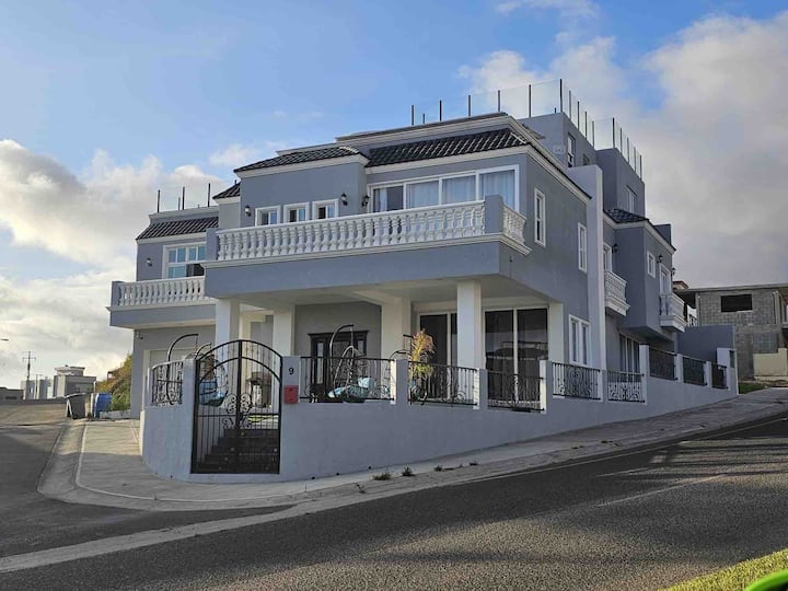 6 Bdrm Mansion W/ Indoor Slide, Theater Sleeps 18+ - Rosarito