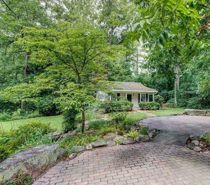 Jasmine House - Picturesque Private Cottage - Kennesaw