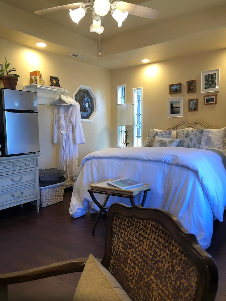 5th Street Retreat - Wildflower - Old Town Clovis - Clovis, CA
