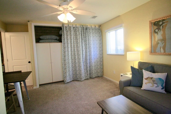 Rainbow Guesthouse🌈 Old Town Charm * Hot Tub/sauna - Longmont, CO