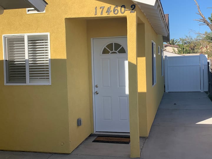 Cozy Guest House With Private Entrance. - Fontana, CA