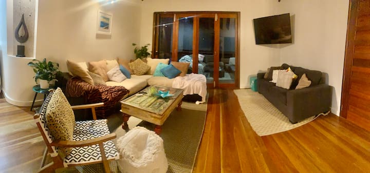 Baydream Luxury Private Villa/house. - Hervey Bay