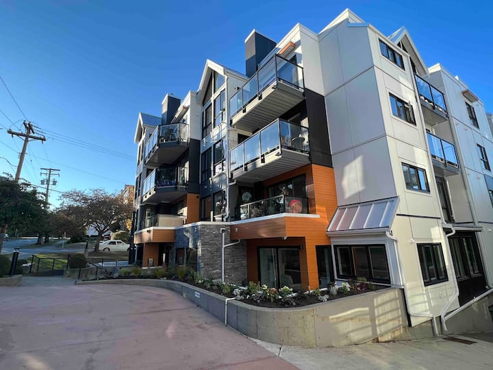 Cook Street Village Garden Suite - Oak Bay