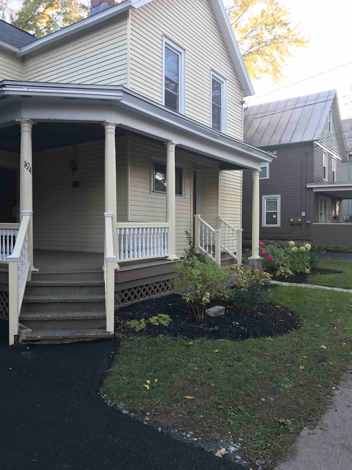 Downtown Saratoga- Near Broadway & Pet Friendly! - Saratoga Springs, NY