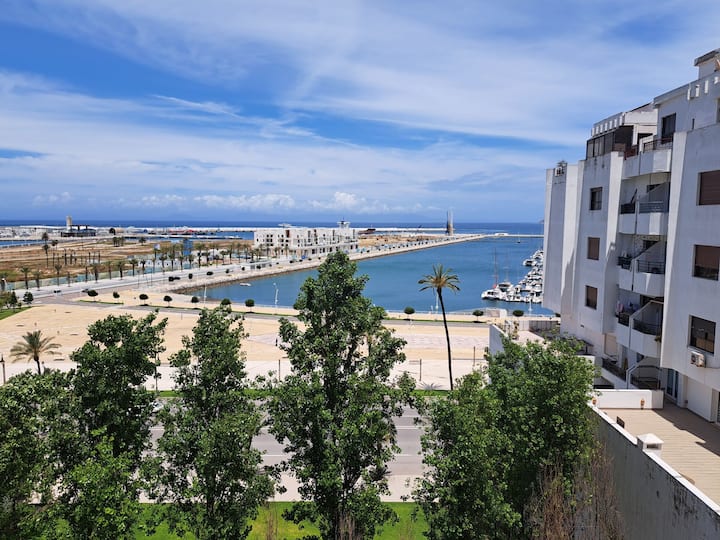 Appartement à 2 Pieds De Marina. - Tanger