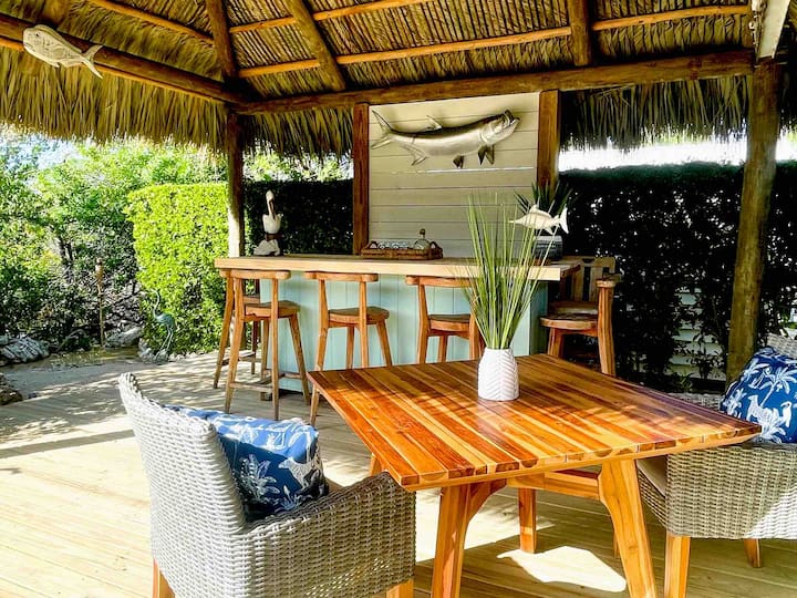 Tarpon Villa - Pool, Outdoor Tiki Paradise - The Bahamas