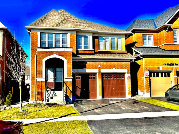 7 Bedroom House - Oshawa