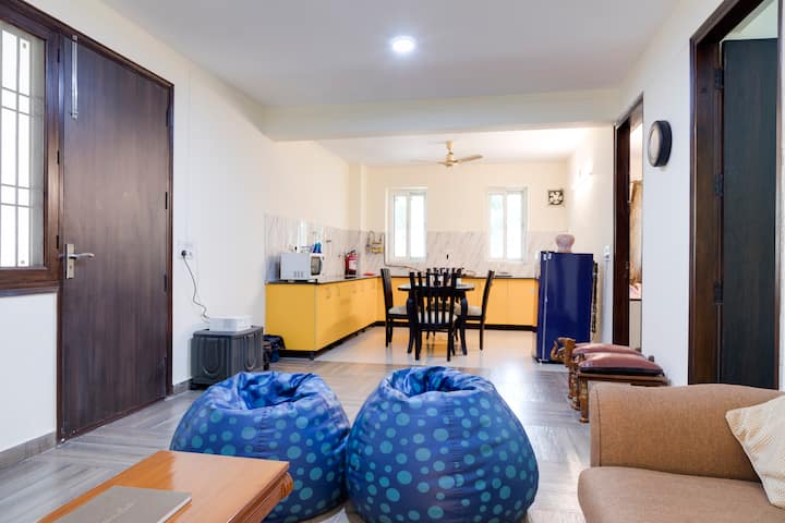 Commander’s
Cosy Ground Floor - Noida