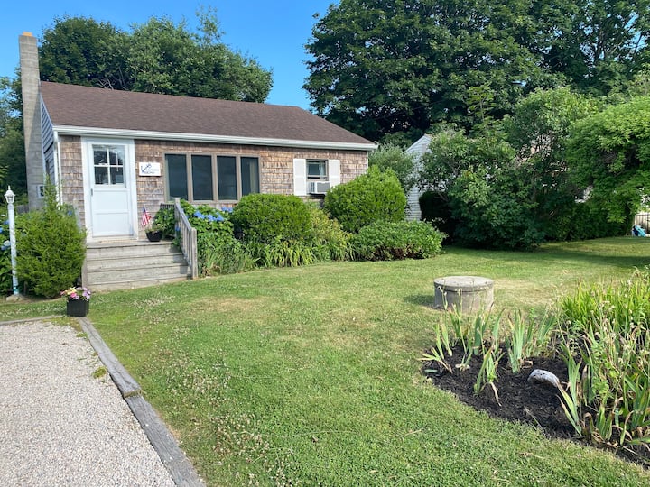 2 Bedroom House, Steps From Green Hill Salt Pond - Moonstone Beach Road, RI