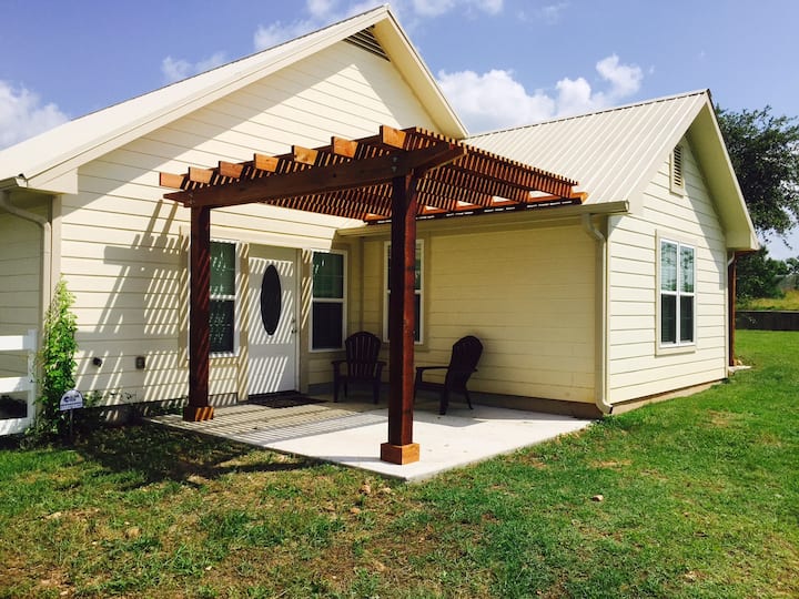 F1 Track, Acl, Bungalow - Historic Bastrop - Sherwood Forest Faire