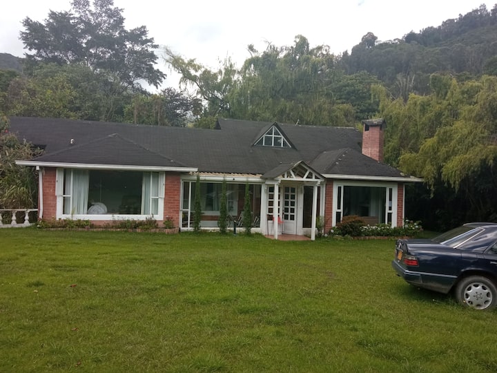 Casa Campestre En  Exclusivo Sector De Bogota - Bogota