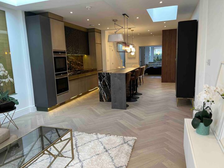 Architect Designed Town House Near Beach - Arundel