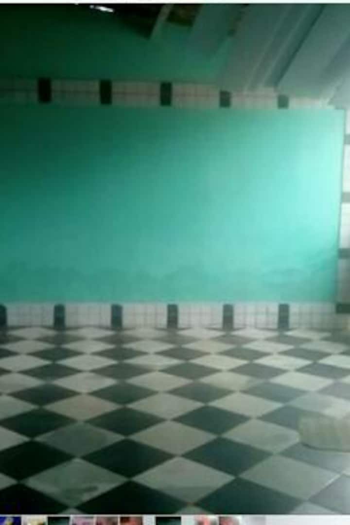 Casa Inteira Com 3 Quartos E Quintal - Ilhéus