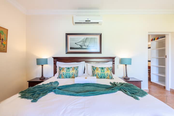 La Posada 4 - Tuscan Stunner In Umhlanga - Umhlanga