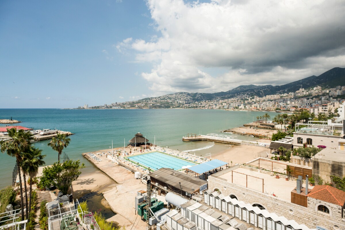 Splendid Views Beach Front Chalet on Jounieh Bay. - Airbnb