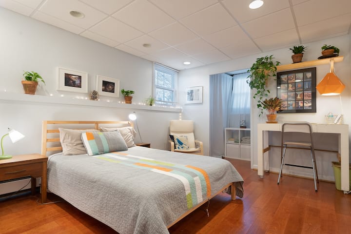 Private Entry Suite In Historic Pawtuxet Village - Rhode Island