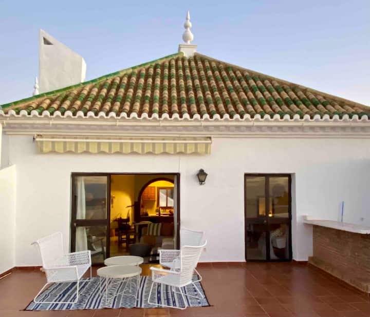 Sunny Two-bed Apartment With Panoramic Sea Views - Nerja