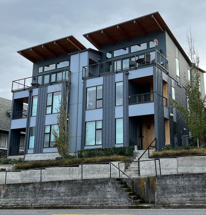 Beautiful Downtown River View Oak St. Suite - Hood River, OR