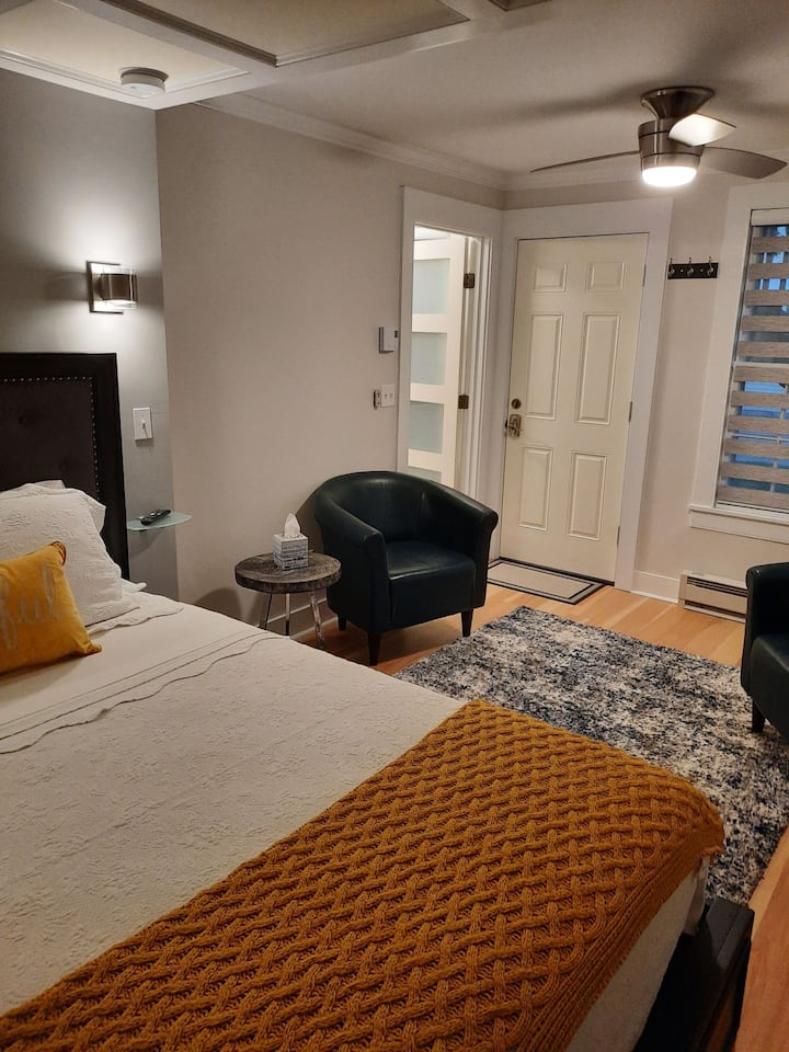 Kent, Ct - Main Street Hideaway (No Pets) - Kent, CT