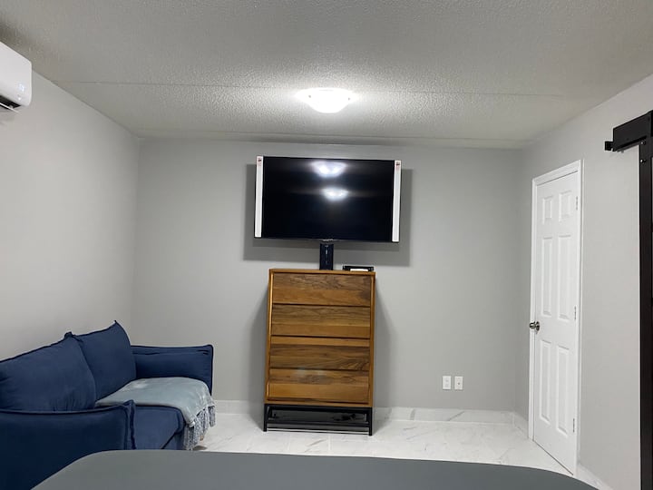 Modern Furnished Studio 3 - Greater Sudbury