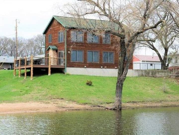 Bayfront Chalet On Richmond Bay - La Crosse, WI