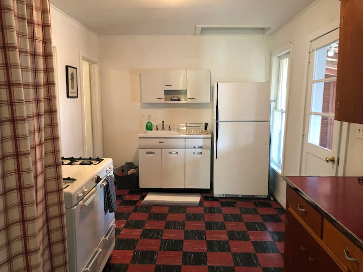 New! Authentic Retro Funky Downtown Hudson Apt - Hudson, NY
