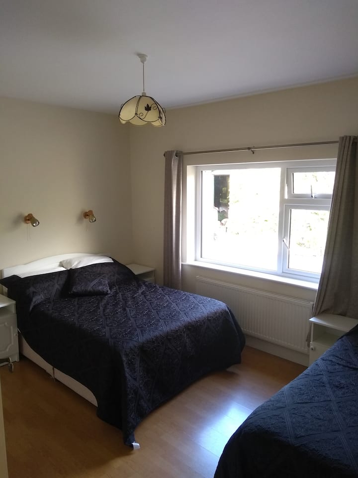 Mountain View 3 - Double & Single Bed - Kenmare