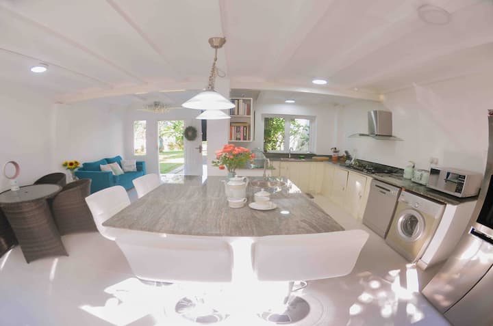 Orange Tree House~ac Room+hot Water+good Location - Colombo