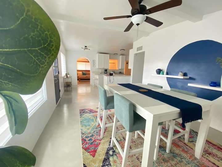 Reid Park | 4br | Remodeled | Sleeps 8 | Fenced - Tucson, AZ