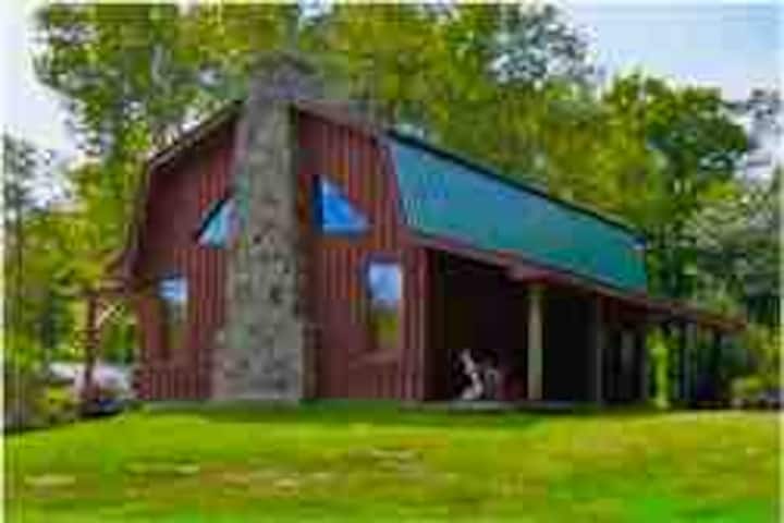 Cozy Post & Beam Barn Cabin W/park Near Bethel - Lake Superior State Park, Bethel