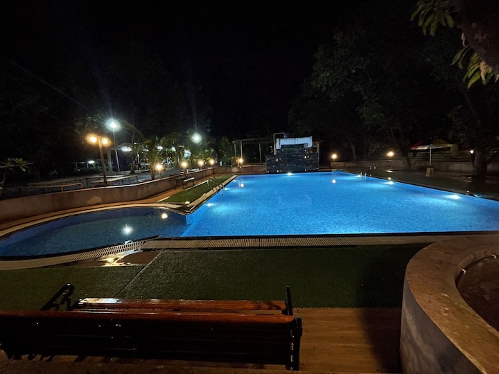 Farmhouse @ Neral With Big Pool&raindance - Neral
