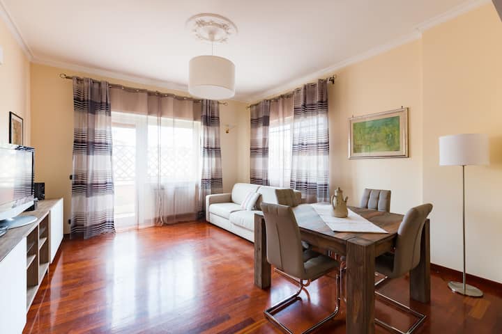 Delizioso Attico A Talenti
Cin: It058091c25cfild69 - Rom