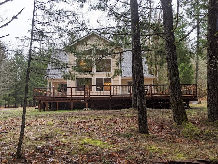 Newer Home On River With Mt Rainier View - Packwood, WA