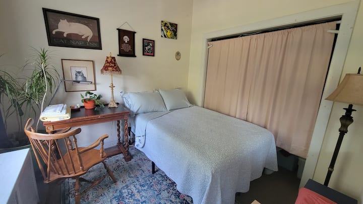Private Room In Historic Building On The Park - Albany, NY