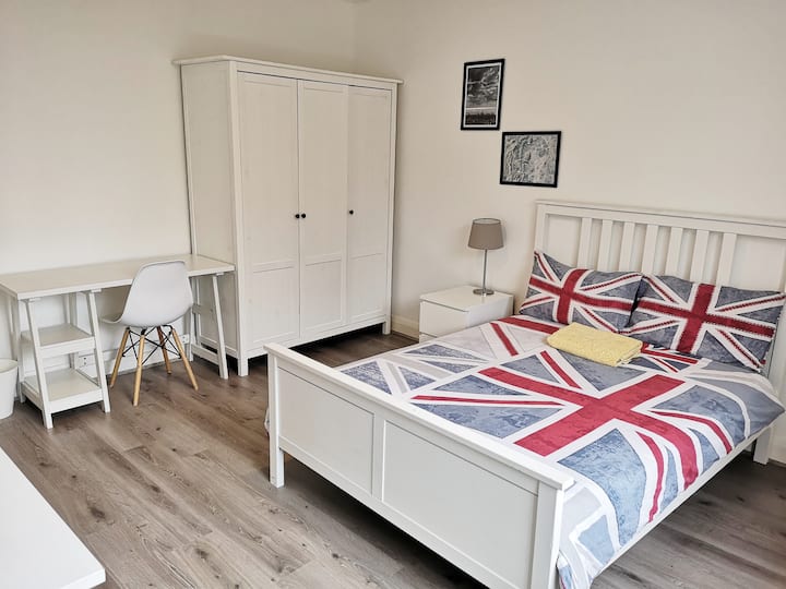 Extra Large Double Room - Long Term Welcome! - Central London