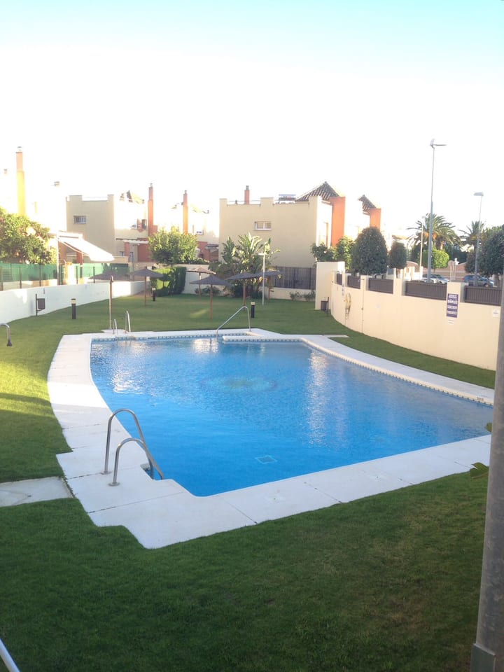 Casa 5 Min Playa En Urb Cerrada Piscina Y Garaje - Rota