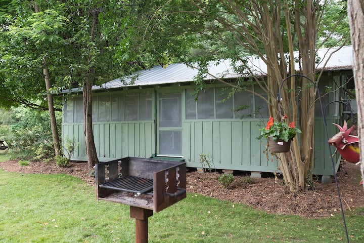 Raven's Roost Cabin, Rustic Cabin At Pine Gables - Chimney Rock, NC