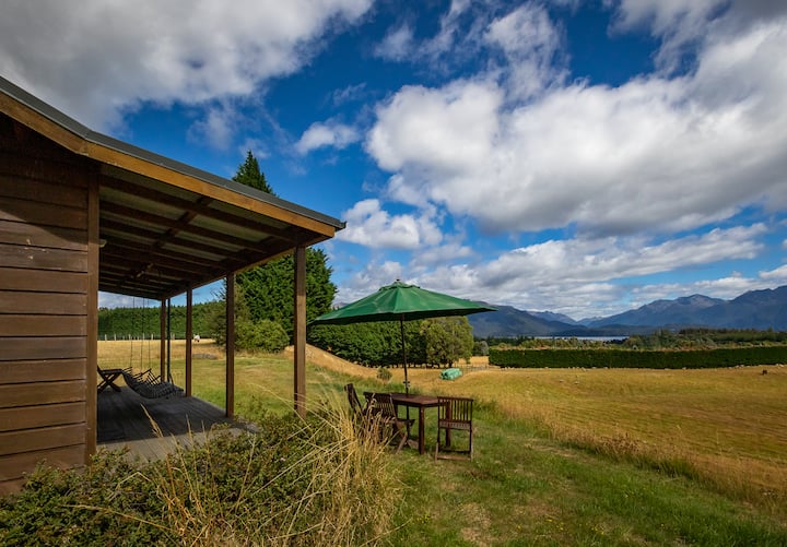 Glacial Rock Cottages (Cottage #2) - Te Anau